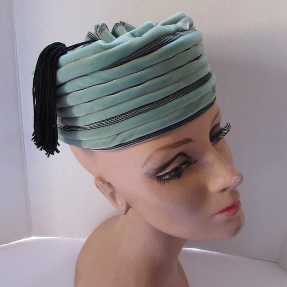 Emme New York | Accessories | Vintage Velvet Toque Hat In Mint Black ...